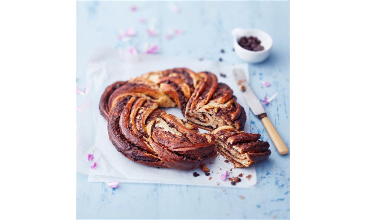 Vetekrans med kanel och choklad Recept | Dr. Oetker